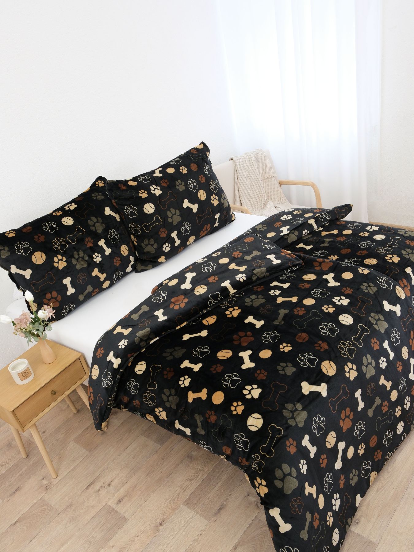 Obliečky mikroplyš Exclusive – Psie labky čierne | MKLozkoviny.sk